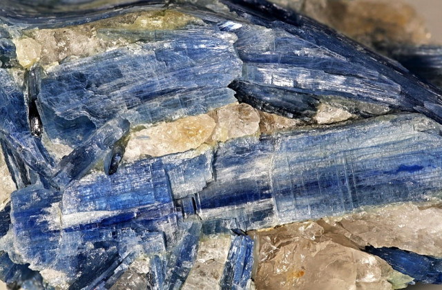 Knowing kyanite stone, kyanite gemological features - وب سایت رسمی ...