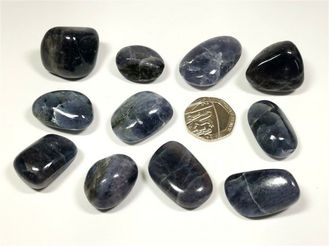 Identification of iolite, origin and source of iolite, features of ...