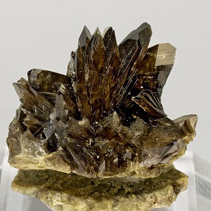 Axinite stone, use and characteristics of Axinite stone - Gemology ...